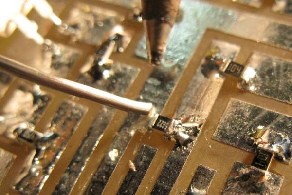 Souder un composant CMS - Astuces Pratiques