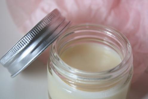 Un baume à lèvres 100% naturel - Astuces Pratiques